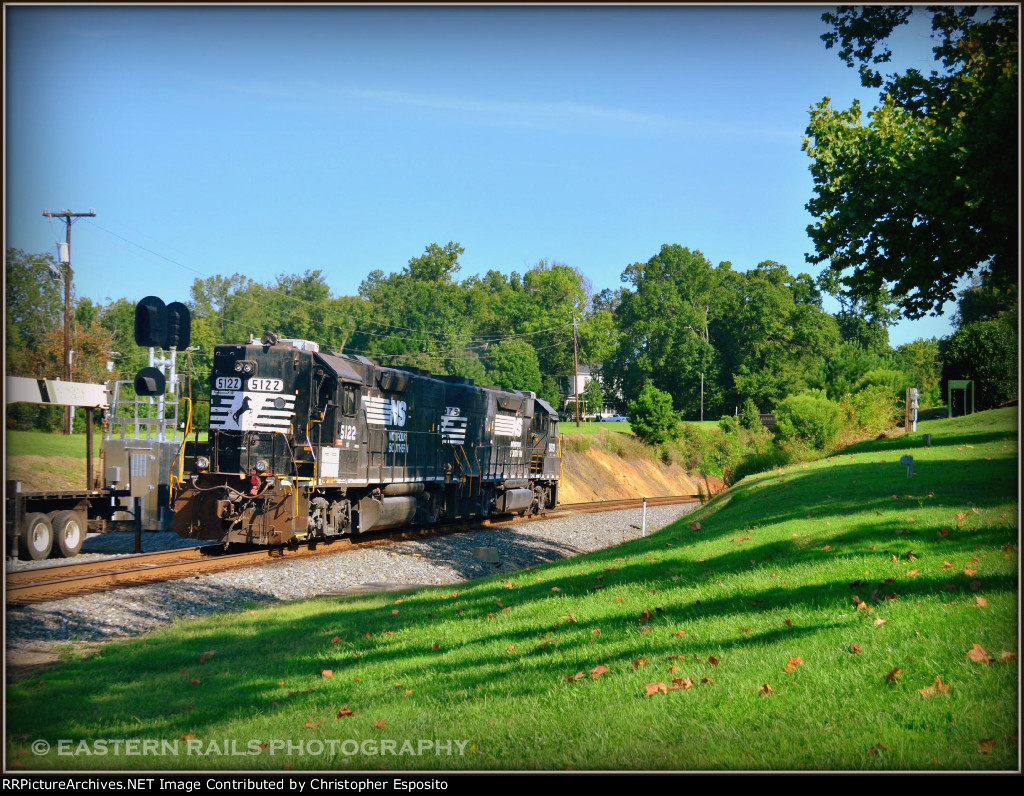 NS GP38-2 5122 on a Light Power Move - MP 16.9 on the R Line